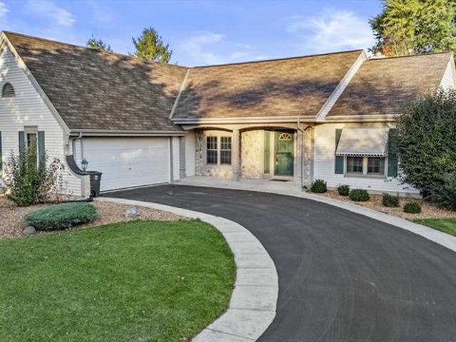 7930 S 47th St, Franklin, WI 53132