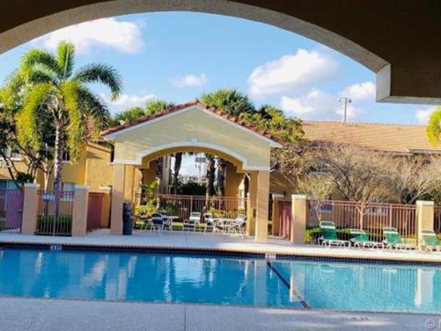 7930 7th St NW #201, Pembroke Pines, FL 33024