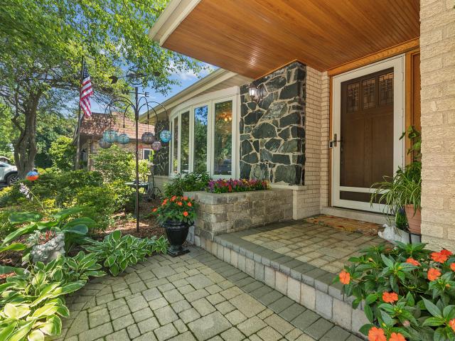 7933 Glen Lane