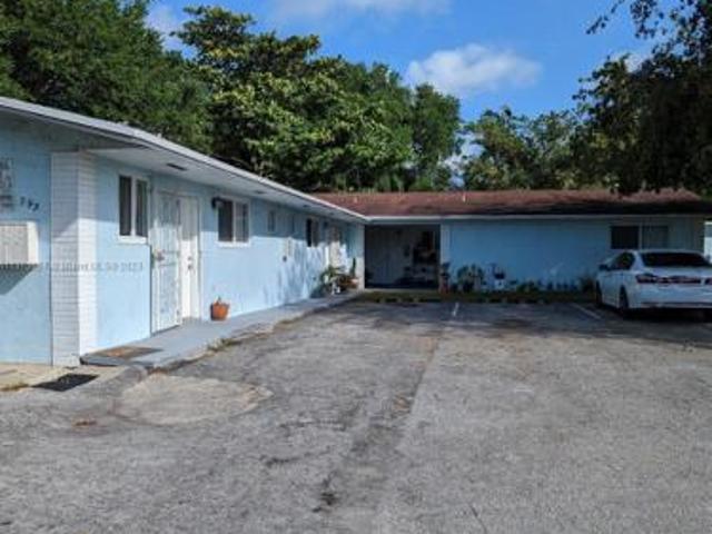 793 91st St NW #3, Miami, FL 33150
