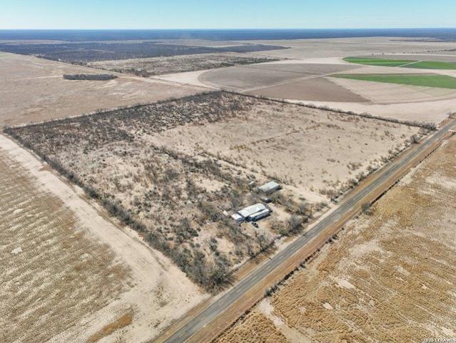 793 FM 1986, La Pryor, TX 78872