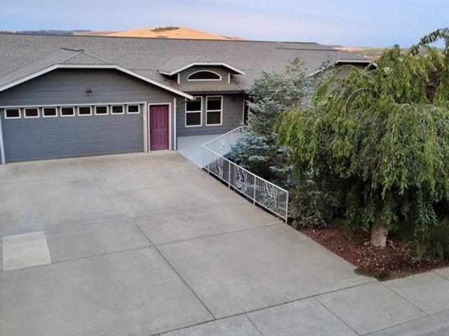 793 Indian Hills Dr, Moscow, ID 83843