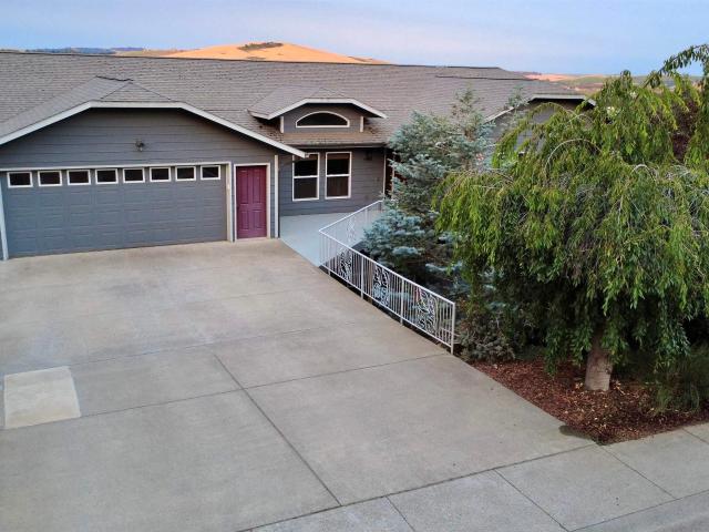 793 Indian Hills Dr