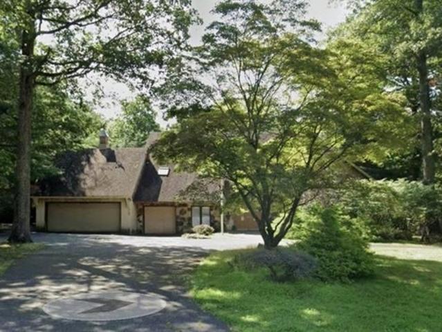 793 Iron Latch Rd, Franklin Lakes, NJ 07417