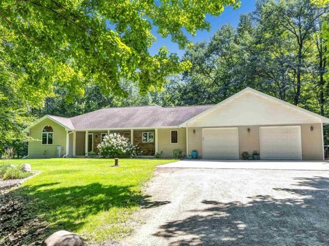 7944 Oakridge Ct, Oconto Falls, WI 54154