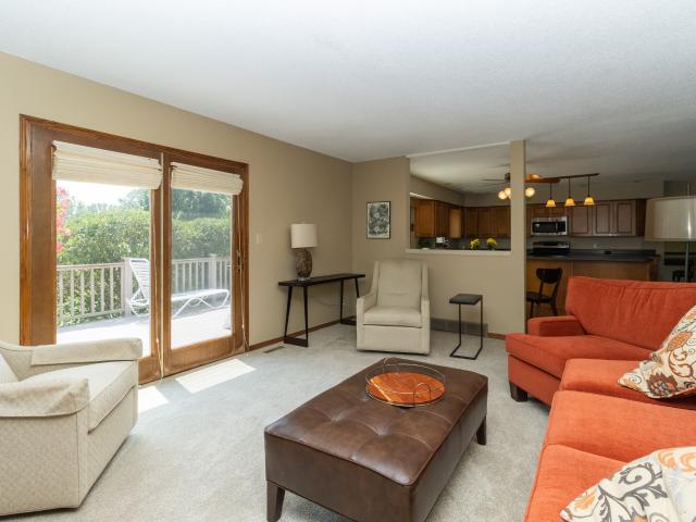 7944 Roseland Drive
