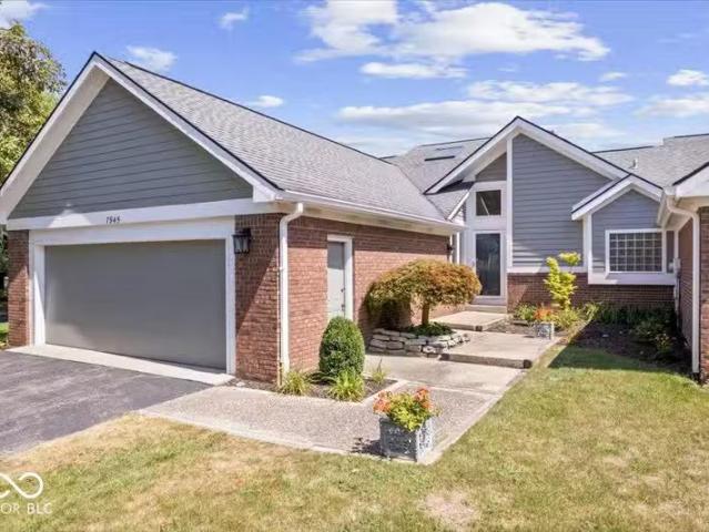 7945 CLEARWATER PKWY, INDIANAPOLIS, IN 46240 Condo/Townhome Fo.