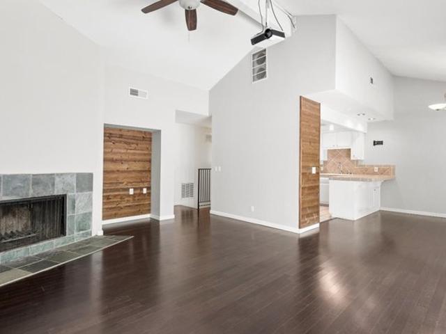 7945 LA Riviera Dr, Sacramento, CA 95826