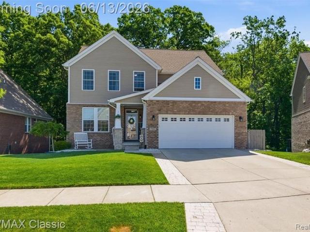 7946 Russell Dr, Westland, MI 48185