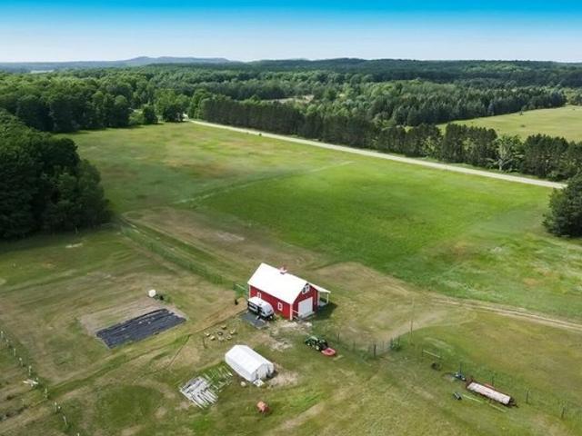 7946 Valley Rd, Honor, MI 49640