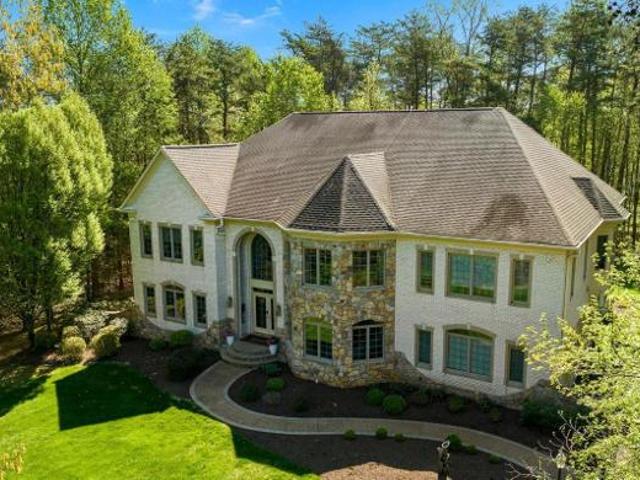 7947 Valderrama Ct, Gainesville, VA 20155