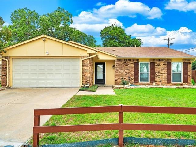 7949 Bermejo Rd, Fort Worth, TX 76112