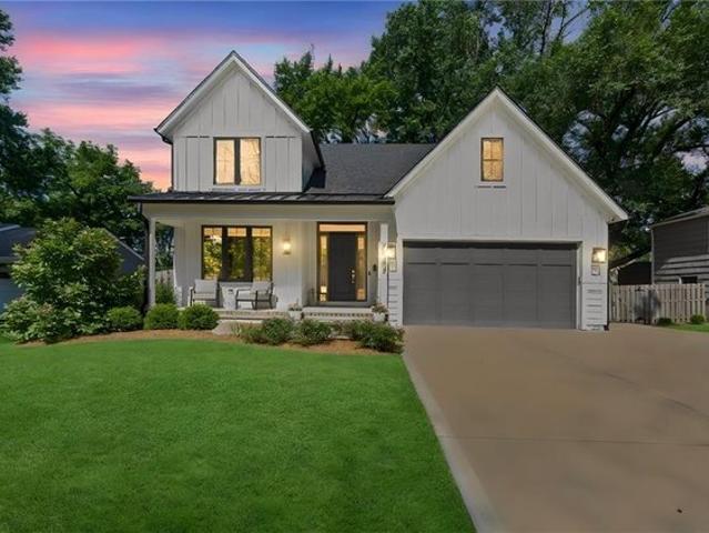 7942 Reinhardt Ln, Prairie Village, KS 66208