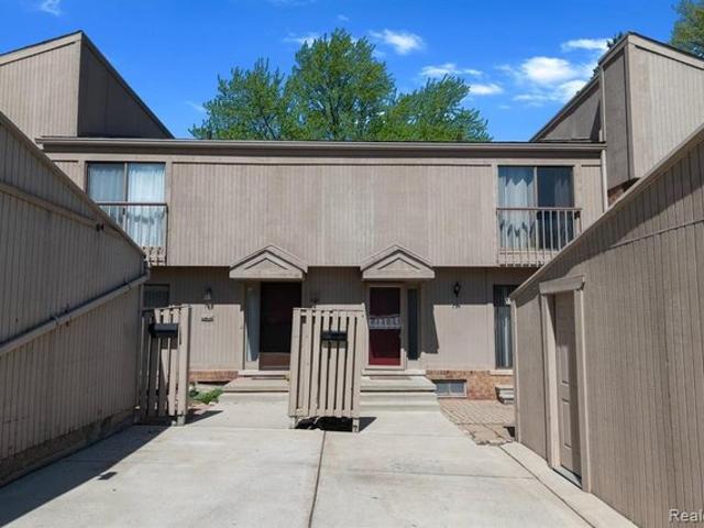 794 Oak Brook Ridge Dr, Rochester Hills, MI 48307