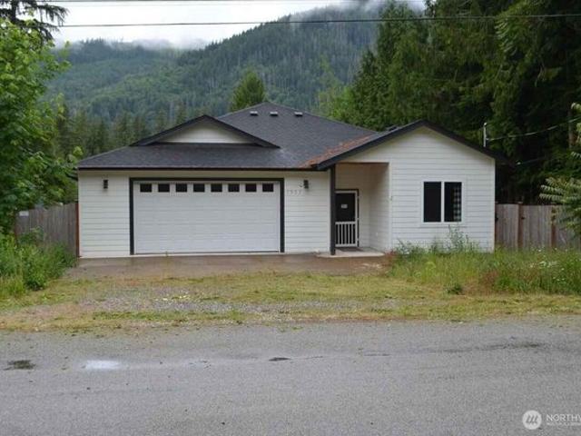 7955 Apache Dr, Maple Falls, WA 98266