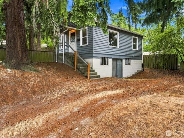 7955 29th Ave SW, Seattle, WA 98126
