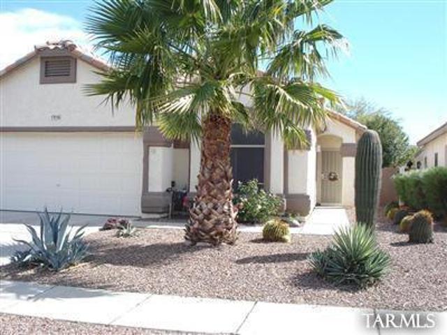 7956 N Panamint Dr, Tucson, AZ 85743