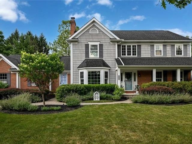 7956 Orianna St, Brecksville, OH 44141