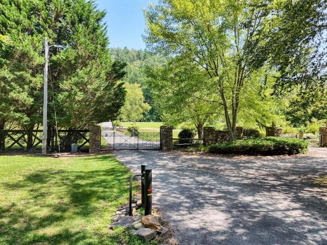7957 Mountain Top Trail, Hiawassee, GA 30546 | MLS #429379