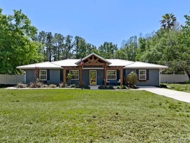 7950 W Inn Ln, Homosassa, FL 34446