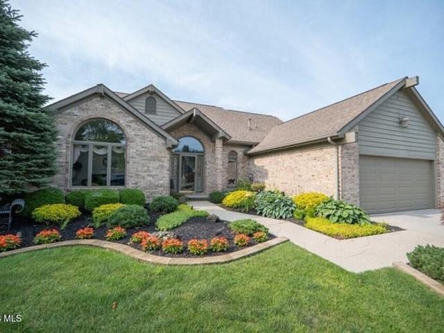 7951 N Shoreline Dr, Holland, OH 43528