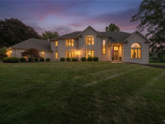 7951 Oak Brook Cir, Pittsford, NY 14534