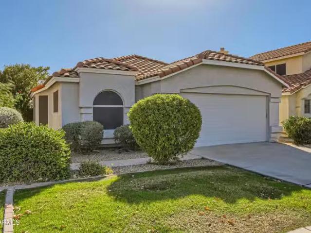 7951 W SHAW BUTTE DR, PEORIA, AZ 85345 Single Family Residence.