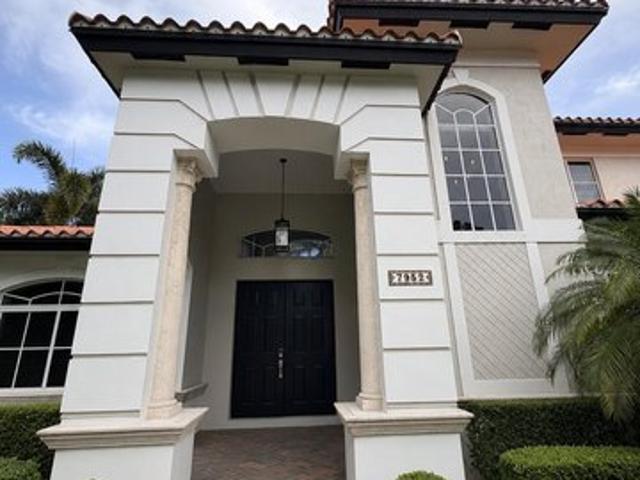 7952 NW 161st Ter, Miami Lakes, FL 33016