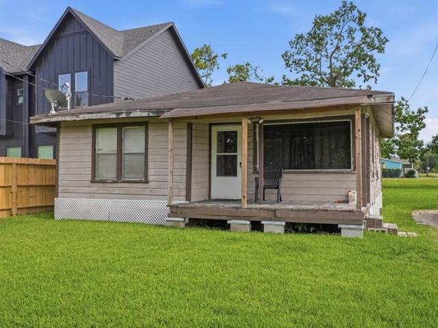 7952 Bonaire St, Houston, TX 77028
