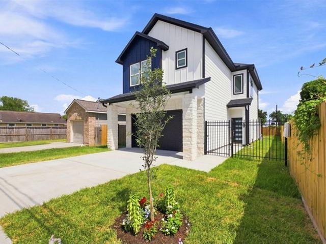 7953 Joy St, Houston, TX 77028