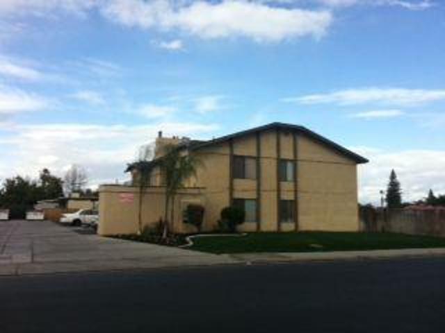 $795 / 3br LARGE 3bd 2ba unit SW Bakersfield 3304 Loyalton #A