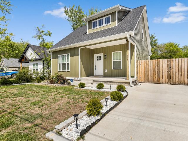 795 19th Ave W