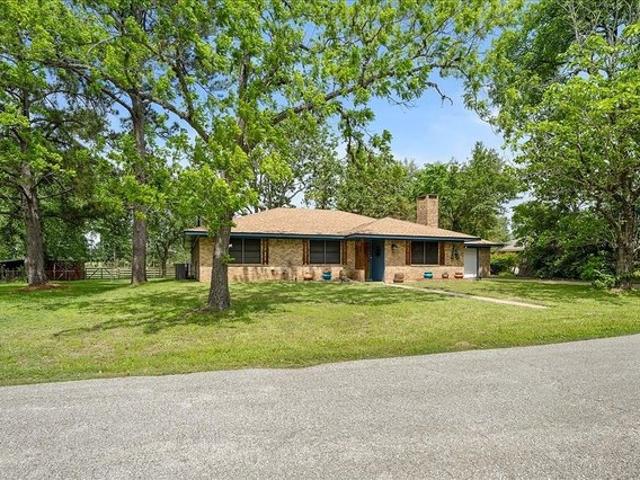 795 Bader Dr, Bellville, TX 77418