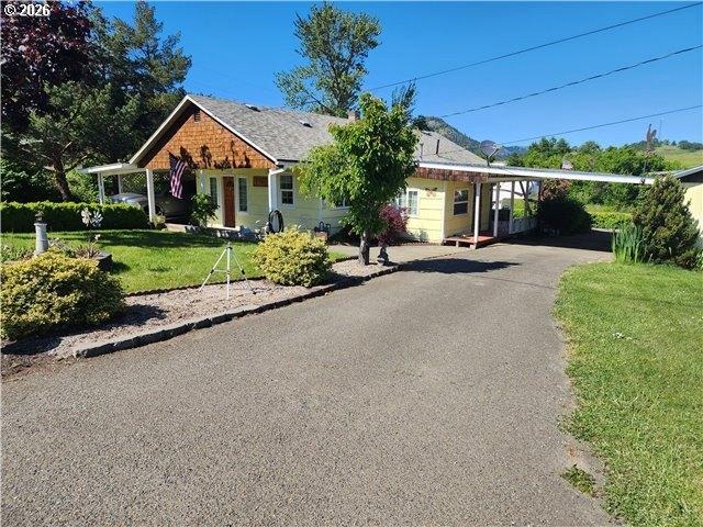 795 E St, Riddle, OR 97469