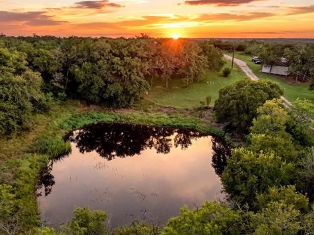 795 Indian Springs Dr, Kingsbury, TX 78638