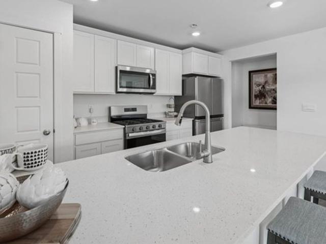 795B Concord Cir, Burlington, WI 53105