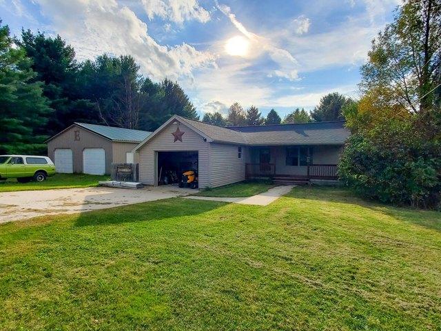 7967 N Clare Ave, Harrison, MI 48625