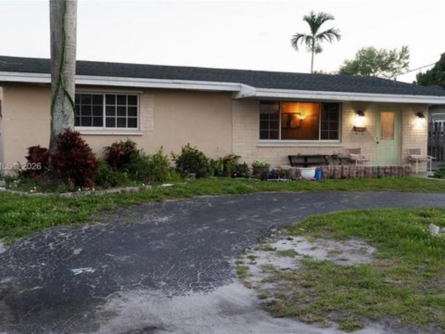 7960 NW 14th St, Pembroke Pines, FL 33024