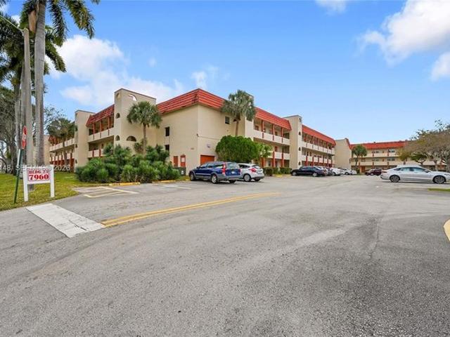 7960 N Sunrise Lakes Dr Apt 311, Sunrise, FL 33322