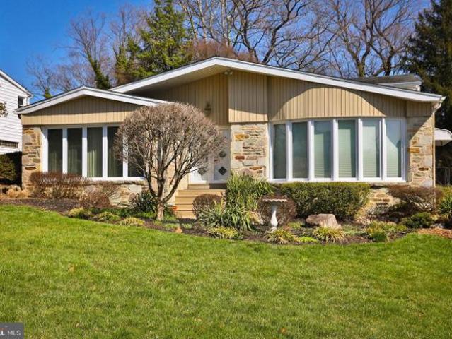 7961 Oak Hill Dr, Cheltenham, PA 19012