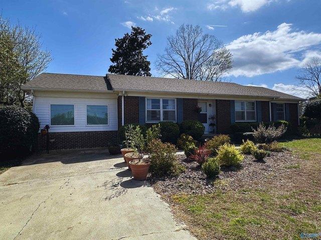 796 Lester Dr, Boaz, AL 35957