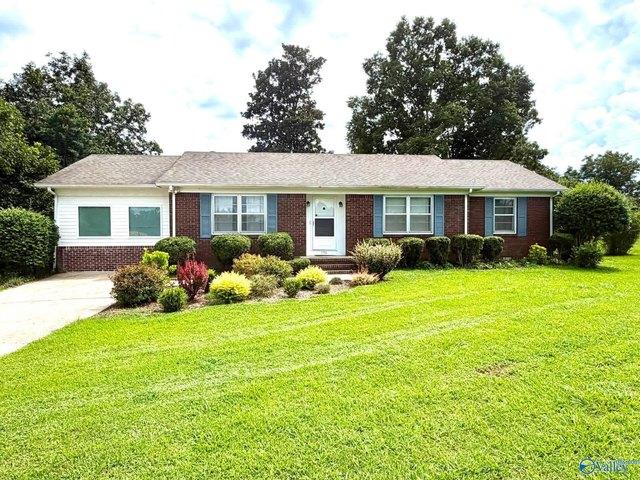 796 Lester Dr, Boaz, AL 35957