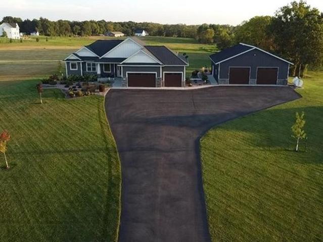 7979 th St NW, Annandale, MN 55302