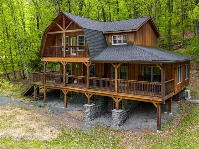 797 Hallet Rd, East Stroudsburg, PA 18301