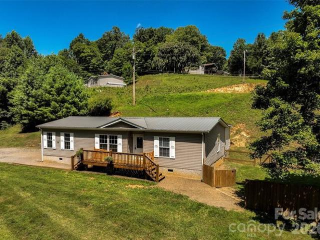 797 Pleasant Valley Rd, Burnsville, NC 28714