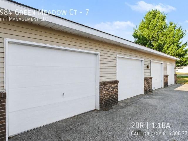 7984 Greenmeadow #7: Recently updated unit