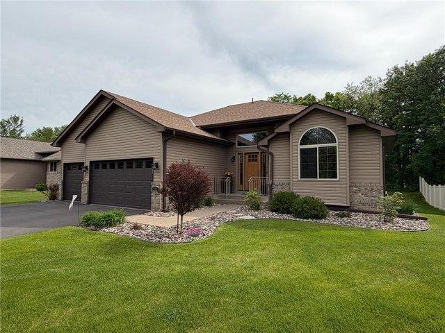 7987 Highland Dr, Lino Lakes, MN 55014