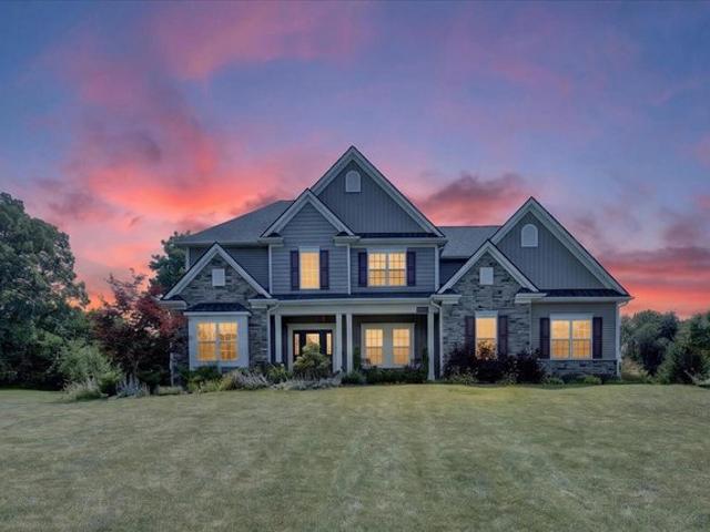 7982 Donegal Ct, Fenton, MI 48430