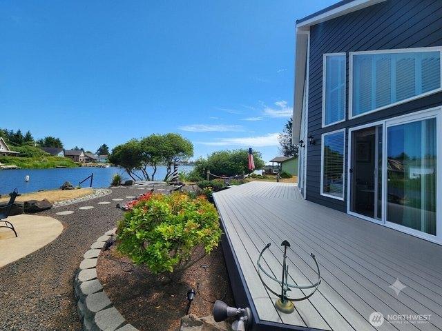 798 Cod Ct SW, Ocean Shores, WA 98569