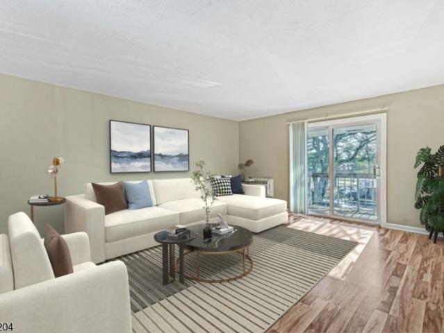 798 Eves Dr # 2R